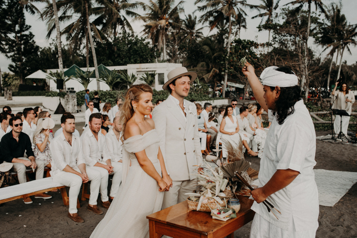 CHIC ALL-WHITE BALI WEDDING AT VILLA VEDAS – Lin Paper